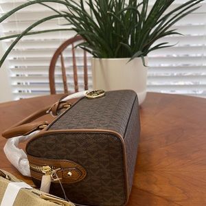 Michael Kors | Bags | Micheal Kors Small Purse | Poshmark